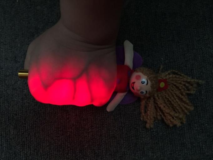 Safe Material Mini Portable Red Light Handheld Vein Finder For Patient